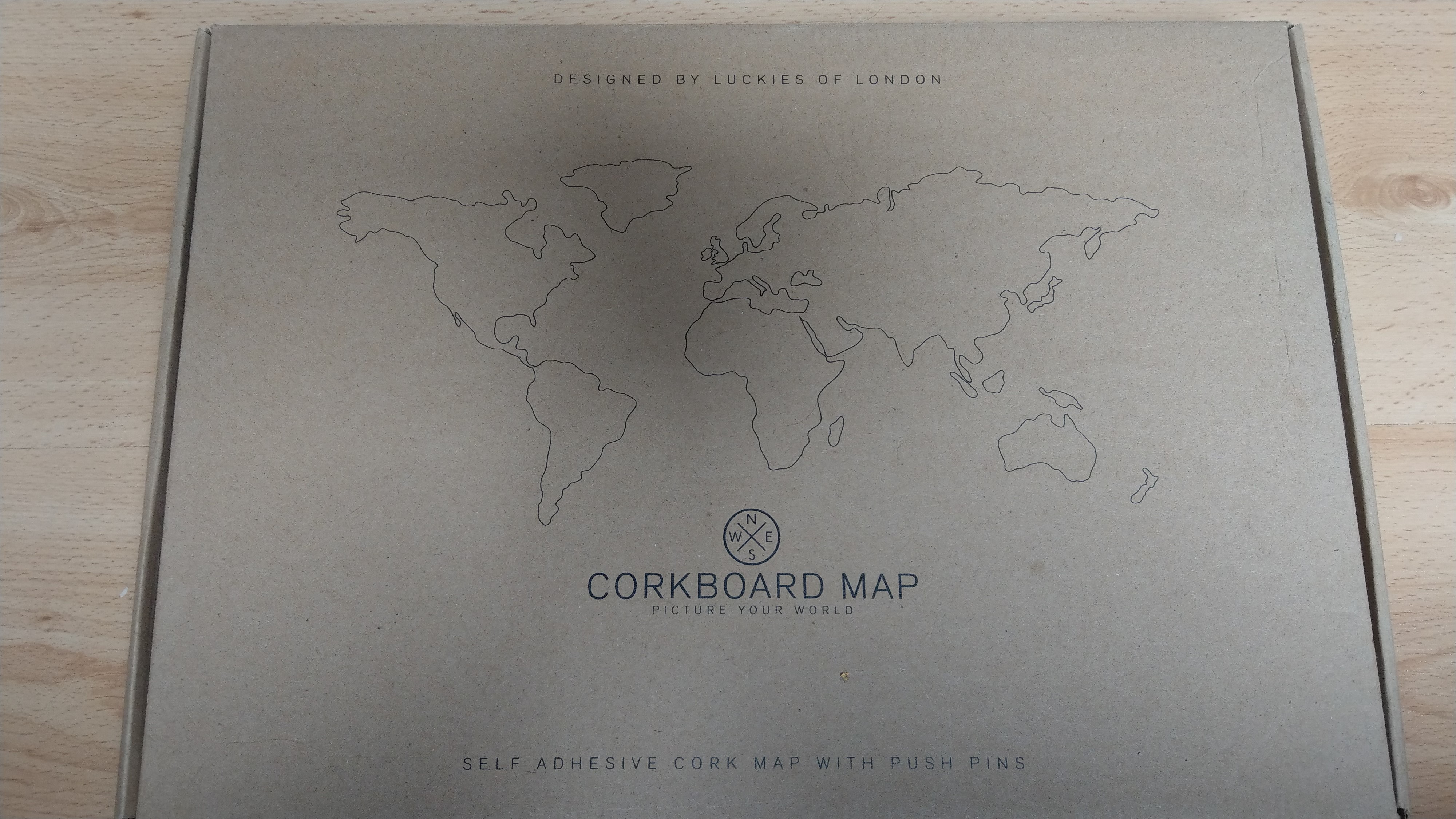 DIY World Map table – Travel with Emilie